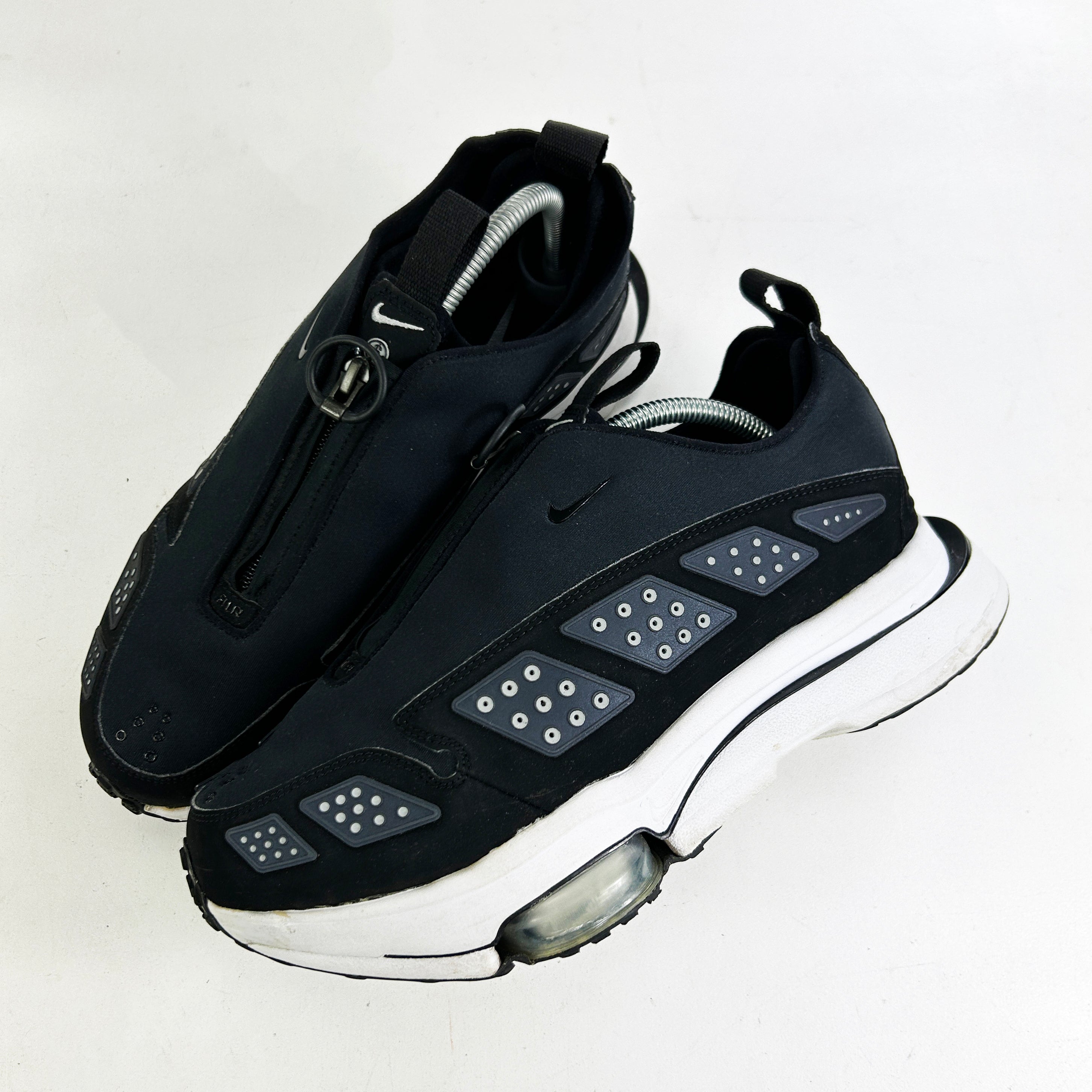 SNDR Zoom Type – Nike Server/Server Shop